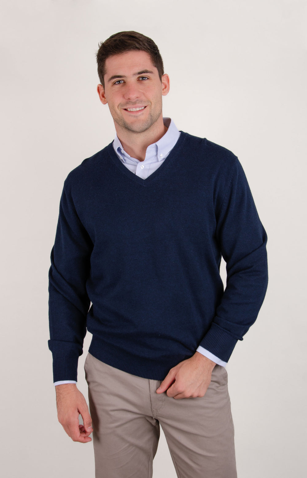 Sweater cuello V Clásico